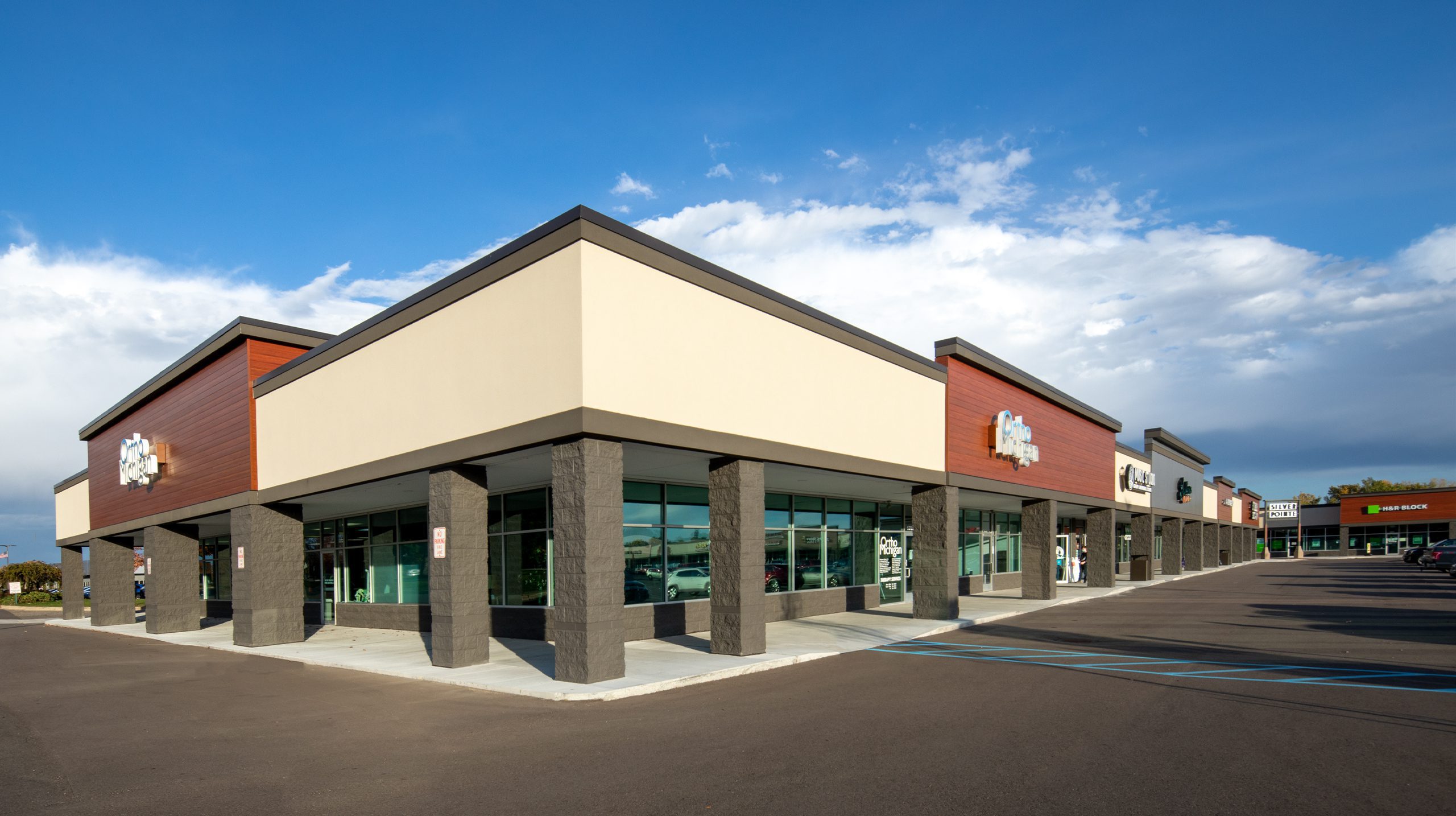 Silver Pointe Shopping Center | Retail Center Project Development